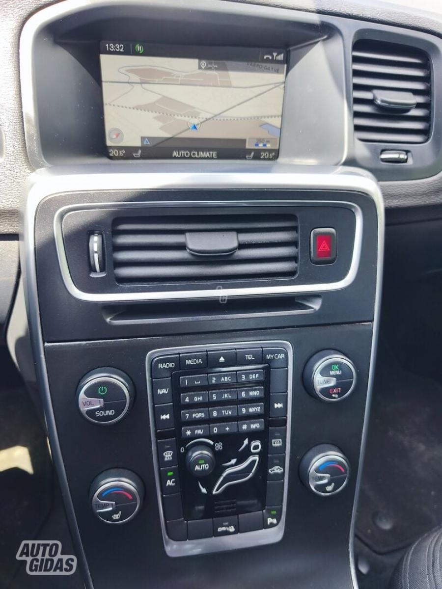 Melns Volvo S60 2012 Marijampole, ar dzinēja tilpumu 2.00 L un nobraukumu 338 tūkst. km par 4600 €, foto 8 vietnē AUTOMOTO.COM.LV