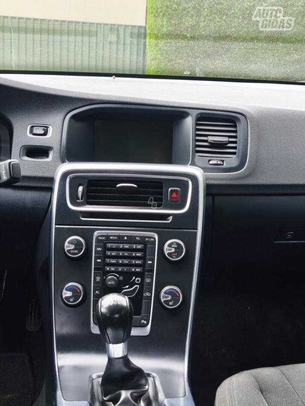 Melns Volvo S60 2012 Marijampole, ar dzinēja tilpumu 2.00 L un nobraukumu 338 tūkst. km par 4600 €, foto 8 vietnē AUTOMOTO.COM.LV