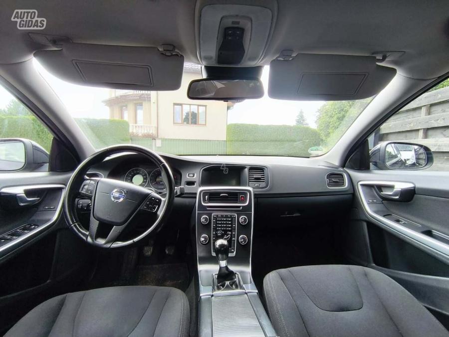 Melns Volvo S60 2012 Marijampole, ar dzinēja tilpumu 2.00 L un nobraukumu 338 tūkst. km par 4600 €, foto 10 vietnē AUTOMOTO.COM.LV