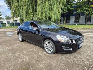 Black Volvo S60 2012 in Alytus, with an engine capacity of 2.50 L and mileage of 323 thousand km for 4950 €, photo 4 on AUTOMOTO.COM.LV