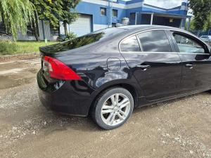 Black Volvo S60 2012 in Alytus, with an engine capacity of 2.50 L and mileage of 323 thousand km for 4950 €, photo 6 on AUTOMOTO.COM.LV