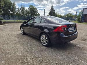Black Volvo S60 2012 in Alytus, with an engine capacity of 2.50 L and mileage of 323 thousand km for 4950 €, photo 8 on AUTOMOTO.COM.LV