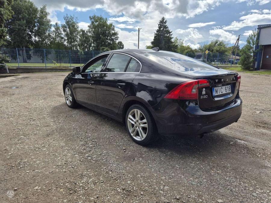 Black Volvo S60 2012 in Alytus, with an engine capacity of 2.50 L and mileage of 323 thousand km for 4950 €, photo 8 on AUTOMOTO.COM.LV