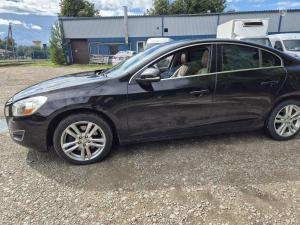 Black Volvo S60 2012 in Alytus, with an engine capacity of 2.50 L and mileage of 323 thousand km for 4950 €, photo 9 on AUTOMOTO.COM.LV