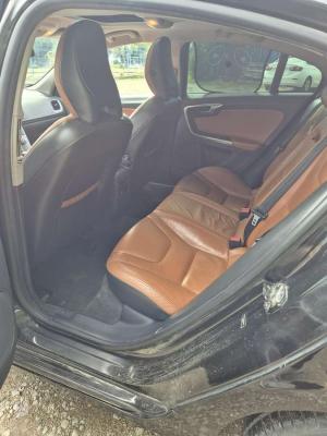 Black Volvo S60 2012 in Alytus, with an engine capacity of 2.50 L and mileage of 323 thousand km for 4950 €, photo 12 on AUTOMOTO.COM.LV