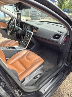 Black Volvo S60 2012 in Alytus, with an engine capacity of 2.50 L and mileage of 323 thousand km for 4950 €, photo 14 on AUTOMOTO.COM.LV