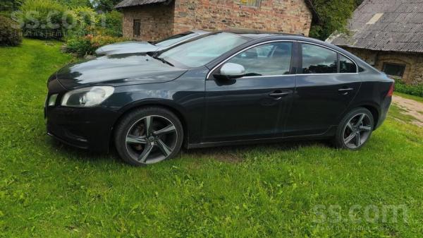 Black Volvo S60 2012 in Dobele, with an engine capacity of 2.40 L and mileage of 340 thousand km for 6200 €, photo 2 on AUTOMOTO.COM.LV