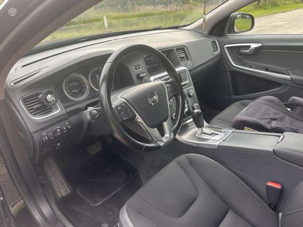 Melns Volvo S60 2012 Mažeikiai, ar dzinēja tilpumu 2.00 L un nobraukumu 254 tūkst. km par 6450 €, foto 5 vietnē AUTOMOTO.COM.LV