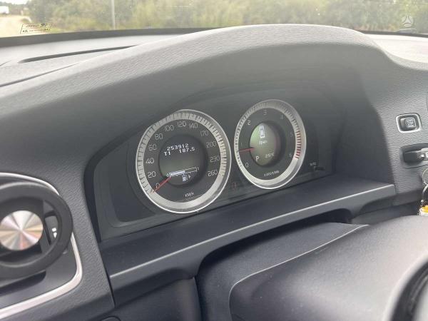 Melns Volvo S60 2012 Mažeikiai, ar dzinēja tilpumu 2.00 L un nobraukumu 254 tūkst. km par 6450 €, foto 6 vietnē AUTOMOTO.COM.LV