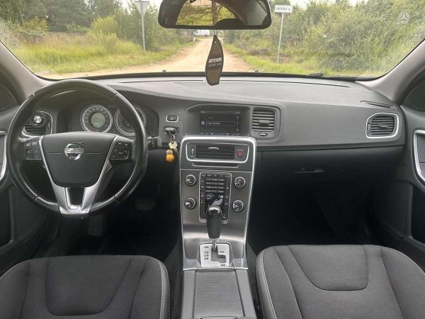 Melns Volvo S60 2012 Mažeikiai, ar dzinēja tilpumu 2.00 L un nobraukumu 254 tūkst. km par 6450 €, foto 8 vietnē AUTOMOTO.COM.LV