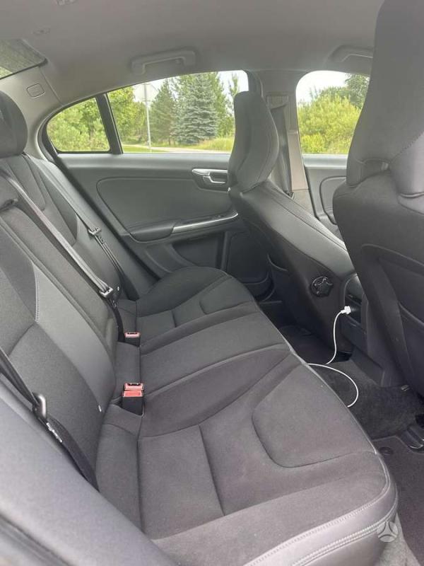 Melns Volvo S60 2012 Mažeikiai, ar dzinēja tilpumu 2.00 L un nobraukumu 254 tūkst. km par 6450 €, foto 10 vietnē AUTOMOTO.COM.LV
