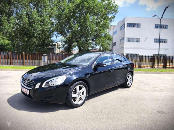 Melns Volvo S60 2012 Marijampole, ar dzinēja tilpumu 2.00 L un nobraukumu 338 tūkst. km par 4100 €, foto 1 vietnē AUTOMOTO.COM.LV