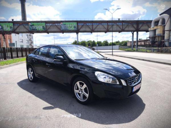 Melns Volvo S60 2012 Marijampole, ar dzinēja tilpumu 2.00 L un nobraukumu 338 tūkst. km par 4100 €, foto 2 vietnē AUTOMOTO.COM.LV