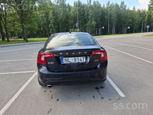 Черный Вольво С60 2012 в Алуксне, объемом двигателя 2.00 л и пробегом 222 тыс. км за 6500 €, фото 4 на AUTOMOTO.COM.LV