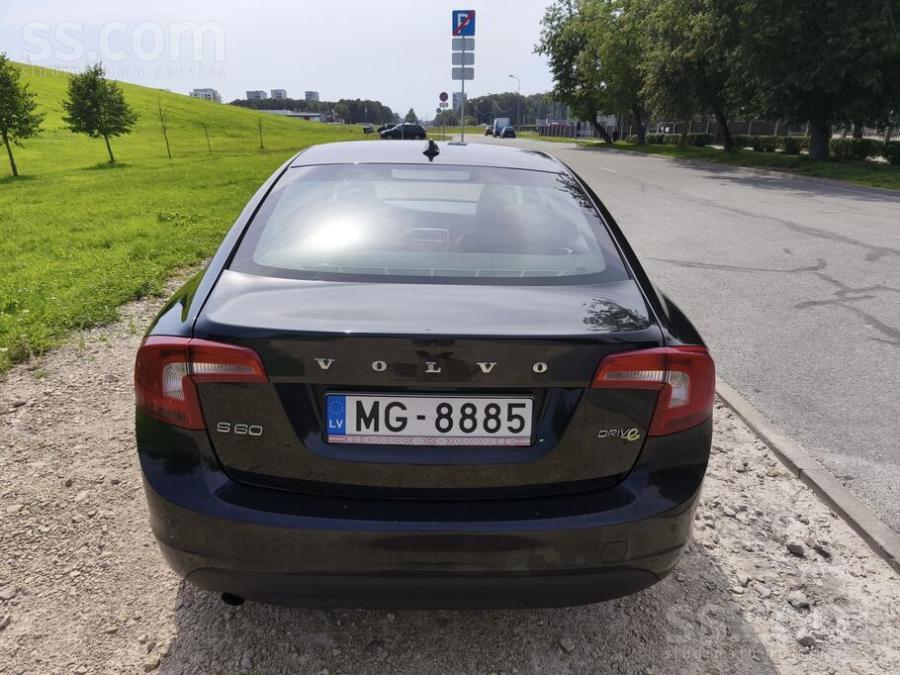 Black Volvo S60 2012 in Riga, with an engine capacity of 1.60 L and mileage of 307 thousand km for 4800 €, photo 4 on AUTOMOTO.COM.LV