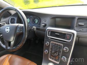 Black Volvo S60 2012 in Riga, with an engine capacity of 1.60 L and mileage of 307 thousand km for 4800 €, photo 7 on AUTOMOTO.COM.LV
