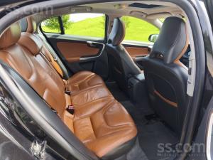 Black Volvo S60 2012 in Riga, with an engine capacity of 1.60 L and mileage of 307 thousand km for 4800 €, photo 8 on AUTOMOTO.COM.LV
