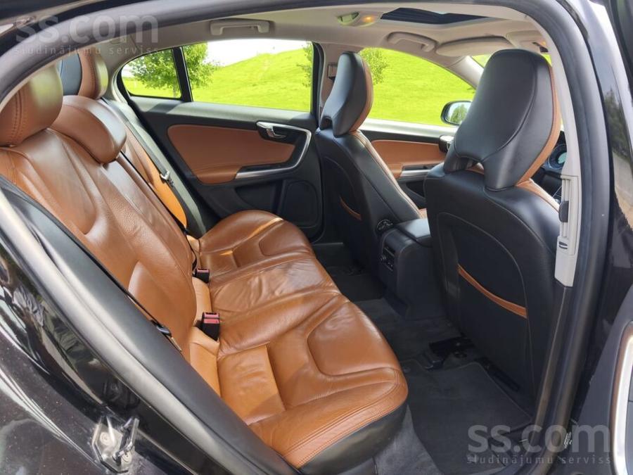 Black Volvo S60 2012 in Riga, with an engine capacity of 1.60 L and mileage of 307 thousand km for 4800 €, photo 8 on AUTOMOTO.COM.LV