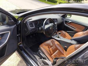 Black Volvo S60 2012 in Riga, with an engine capacity of 1.60 L and mileage of 307 thousand km for 4800 €, photo 11 on AUTOMOTO.COM.LV