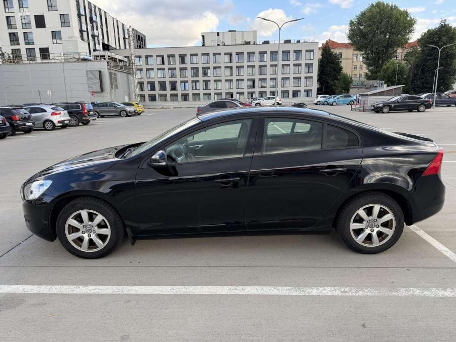 Black Volvo S60 2012 in Vilnius, with an engine capacity of 1.56 L and mileage of 286 thousand km for 4800 €, photo 1 on AUTOMOTO.COM.LV