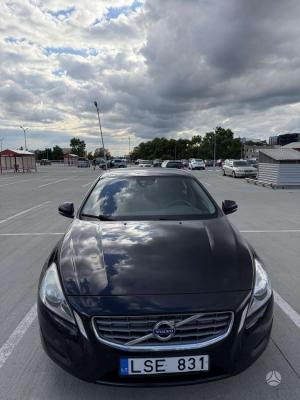 Black Volvo S60 2012 in Vilnius, with an engine capacity of 1.56 L and mileage of 286 thousand km for 4800 €, photo 3 on AUTOMOTO.COM.LV