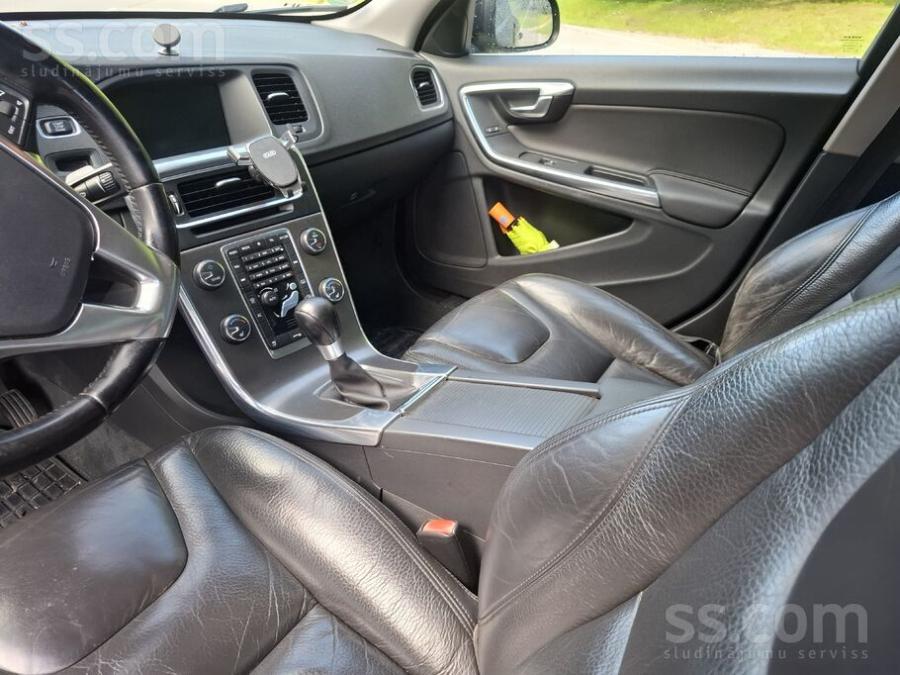 Черный Вольво С60 2012 в Алуксне, объемом двигателя 2.00 л и пробегом 222 тыс. км за 5900 €, фото 7 на AUTOMOTO.COM.LV