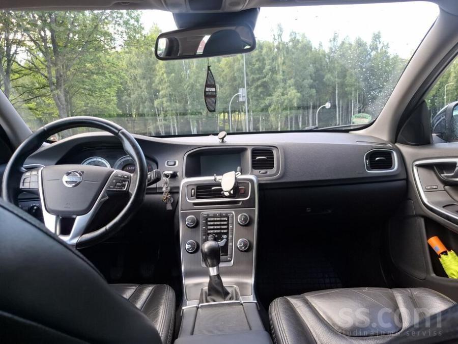 Melns Volvo S60 2012 Alūksne, ar dzinēja tilpumu 2.00 L un nobraukumu 222 tūkst. km par 5900 €, foto 9 vietnē AUTOMOTO.COM.LV