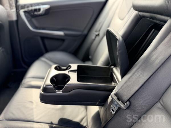 Melns Volvo S60 2012 Rīga, ar dzinēja tilpumu 2.00 L un nobraukumu 281 tūkst. km par 6500 €, foto 7 vietnē AUTOMOTO.COM.LV