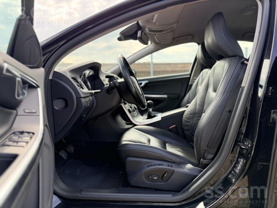 Melns Volvo S60 2012 Rīga, ar dzinēja tilpumu 2.00 L un nobraukumu 281 tūkst. km par 6500 €, foto 9 vietnē AUTOMOTO.COM.LV