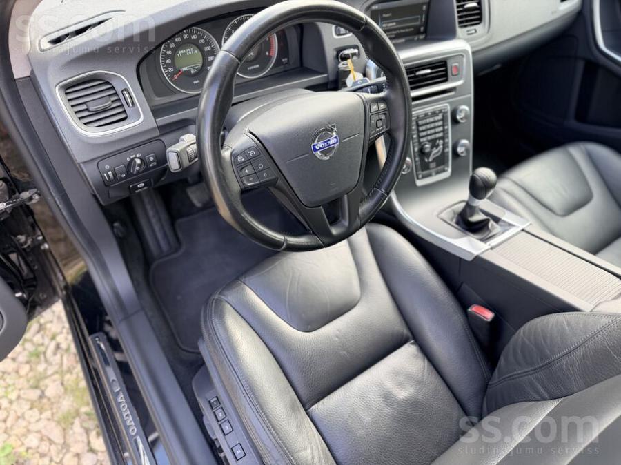 Melns Volvo S60 2012 Rīga, ar dzinēja tilpumu 2.00 L un nobraukumu 281 tūkst. km par 6500 €, foto 10 vietnē AUTOMOTO.COM.LV
