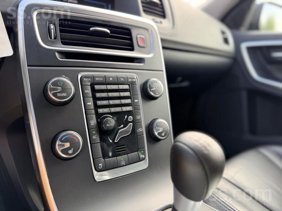 Melns Volvo S60 2012 Rīga, ar dzinēja tilpumu 2.00 L un nobraukumu 281 tūkst. km par 6500 €, foto 12 vietnē AUTOMOTO.COM.LV