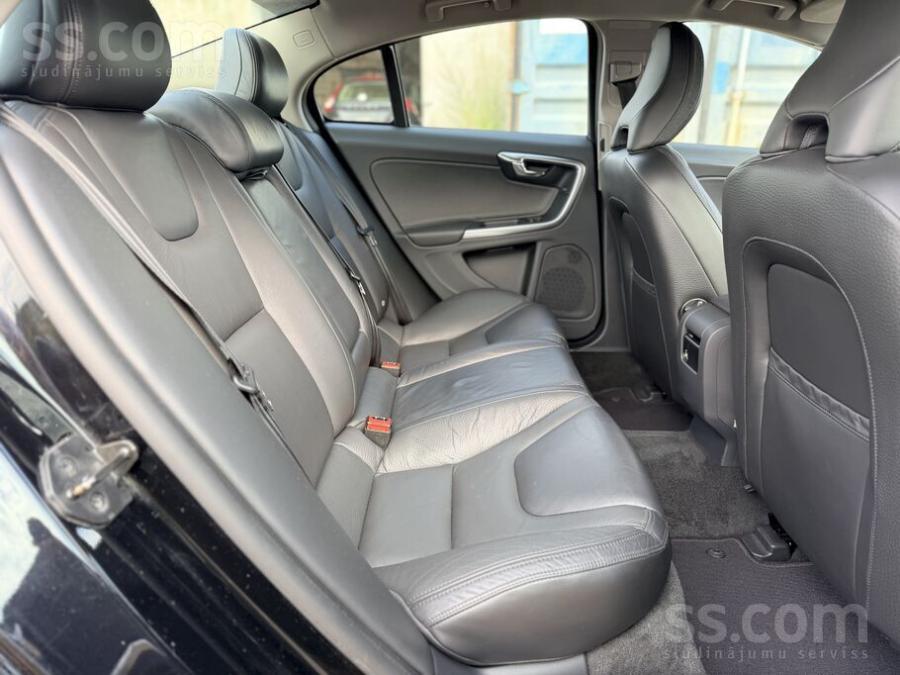 Melns Volvo S60 2012 Rīga, ar dzinēja tilpumu 2.00 L un nobraukumu 281 tūkst. km par 6500 €, foto 20 vietnē AUTOMOTO.COM.LV