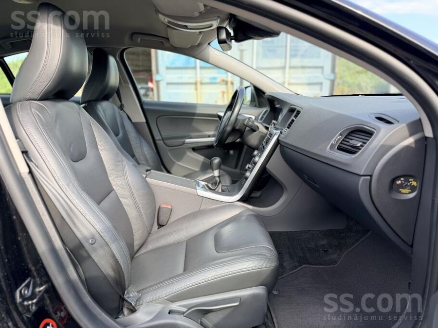 Melns Volvo S60 2012 Rīga, ar dzinēja tilpumu 2.00 L un nobraukumu 281 tūkst. km par 6500 €, foto 21 vietnē AUTOMOTO.COM.LV