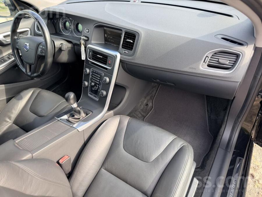 Melns Volvo S60 2012 Rīga, ar dzinēja tilpumu 2.00 L un nobraukumu 281 tūkst. km par 6500 €, foto 22 vietnē AUTOMOTO.COM.LV
