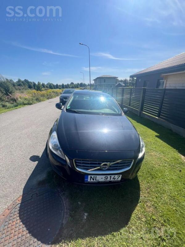 Melns Volvo S60 2012 Rīga, ar dzinēja tilpumu 2.00 L un nobraukumu 221 tūkst. km par 6000 €, foto 3 vietnē AUTOMOTO.COM.LV