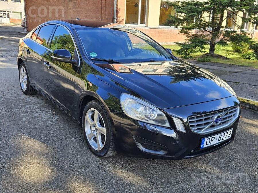 Melns Volvo S60 2012 Jēkabpils, ar dzinēja tilpumu 2.40 L un nobraukumu 263 tūkst. km par 6890 €, foto 5 vietnē AUTOMOTO.COM.LV