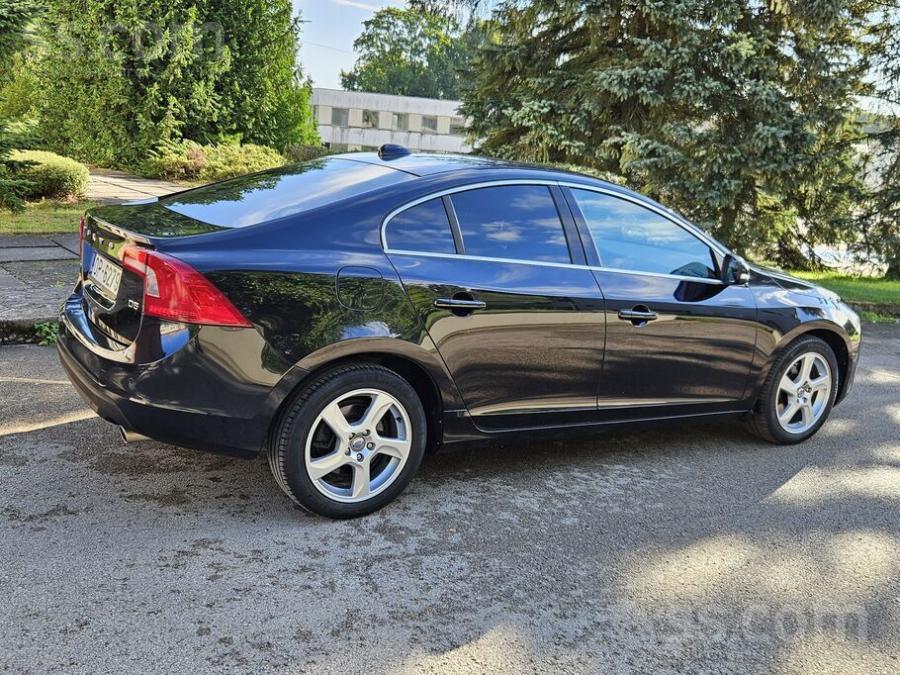 Melns Volvo S60 2012 Jēkabpils, ar dzinēja tilpumu 2.40 L un nobraukumu 263 tūkst. km par 6890 €, foto 8 vietnē AUTOMOTO.COM.LV