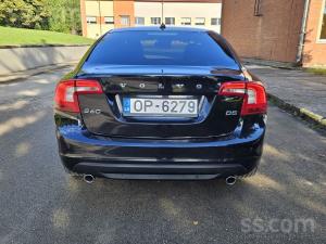 Melns Volvo S60 2012 Jēkabpils, ar dzinēja tilpumu 2.40 L un nobraukumu 263 tūkst. km par 6890 €, foto 10 vietnē AUTOMOTO.COM.LV