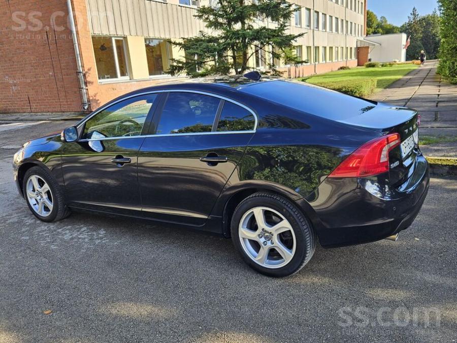 Melns Volvo S60 2012 Jēkabpils, ar dzinēja tilpumu 2.40 L un nobraukumu 263 tūkst. km par 6890 €, foto 12 vietnē AUTOMOTO.COM.LV