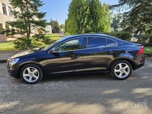 Melns Volvo S60 2012 Jēkabpils, ar dzinēja tilpumu 2.40 L un nobraukumu 263 tūkst. km par 6890 €, foto 13 vietnē AUTOMOTO.COM.LV