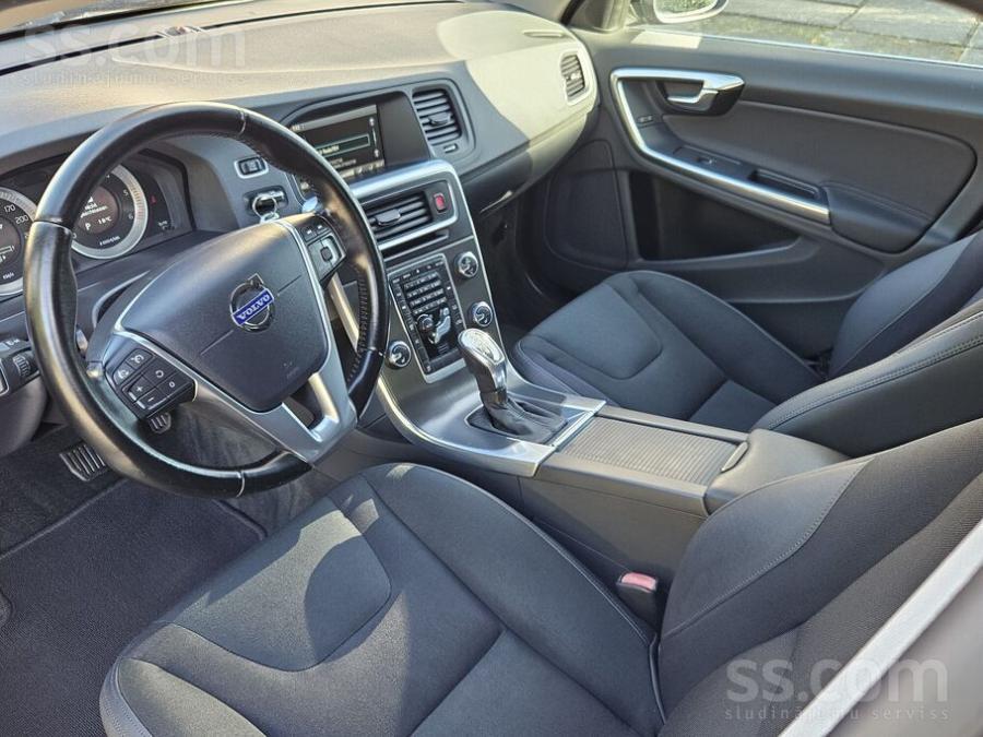 Melns Volvo S60 2012 Jēkabpils, ar dzinēja tilpumu 2.40 L un nobraukumu 263 tūkst. km par 6890 €, foto 14 vietnē AUTOMOTO.COM.LV