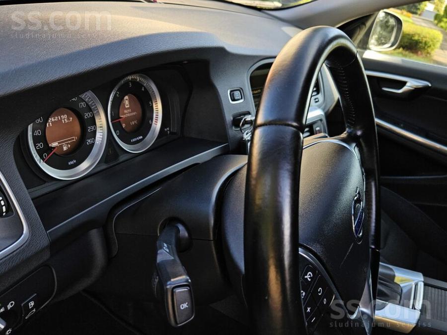 Melns Volvo S60 2012 Jēkabpils, ar dzinēja tilpumu 2.40 L un nobraukumu 263 tūkst. km par 6890 €, foto 15 vietnē AUTOMOTO.COM.LV