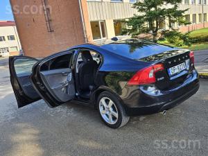 Melns Volvo S60 2012 Jēkabpils, ar dzinēja tilpumu 2.40 L un nobraukumu 263 tūkst. km par 6890 €, foto 17 vietnē AUTOMOTO.COM.LV