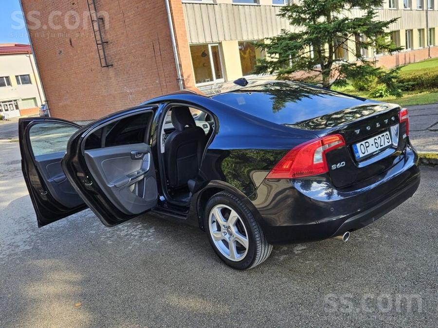 Melns Volvo S60 2012 Jēkabpils, ar dzinēja tilpumu 2.40 L un nobraukumu 263 tūkst. km par 6890 €, foto 17 vietnē AUTOMOTO.COM.LV