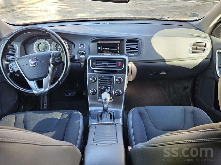 Melns Volvo S60 2012 Jēkabpils, ar dzinēja tilpumu 2.40 L un nobraukumu 263 tūkst. km par 6890 €, foto 20 vietnē AUTOMOTO.COM.LV