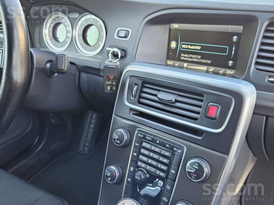 Melns Volvo S60 2012 Jēkabpils, ar dzinēja tilpumu 2.40 L un nobraukumu 263 tūkst. km par 6890 €, foto 23 vietnē AUTOMOTO.COM.LV