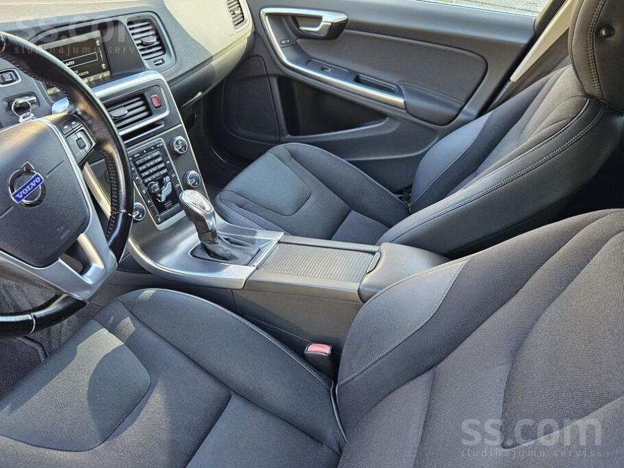 Melns Volvo S60 2012 Jēkabpils, ar dzinēja tilpumu 2.40 L un nobraukumu 263 tūkst. km par 6890 €, foto 24 vietnē AUTOMOTO.COM.LV