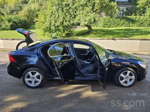 Melns Volvo S60 2012 Jēkabpils, ar dzinēja tilpumu 2.40 L un nobraukumu 263 tūkst. km par 6890 €, foto 26 vietnē AUTOMOTO.COM.LV