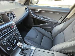 Melns Volvo S60 2012 Jēkabpils, ar dzinēja tilpumu 2.40 L un nobraukumu 263 tūkst. km par 6890 €, foto 29 vietnē AUTOMOTO.COM.LV