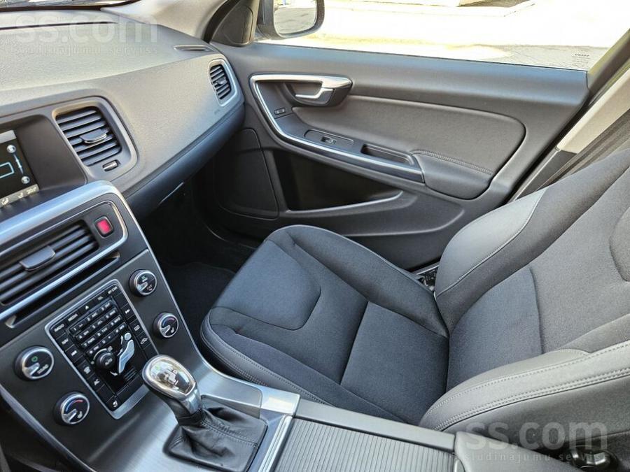 Melns Volvo S60 2012 Jēkabpils, ar dzinēja tilpumu 2.40 L un nobraukumu 263 tūkst. km par 6890 €, foto 29 vietnē AUTOMOTO.COM.LV